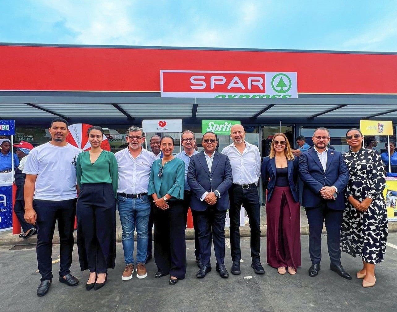 Pumangol inaugura 36ª loja SPAR Express - Diário dos Negócios