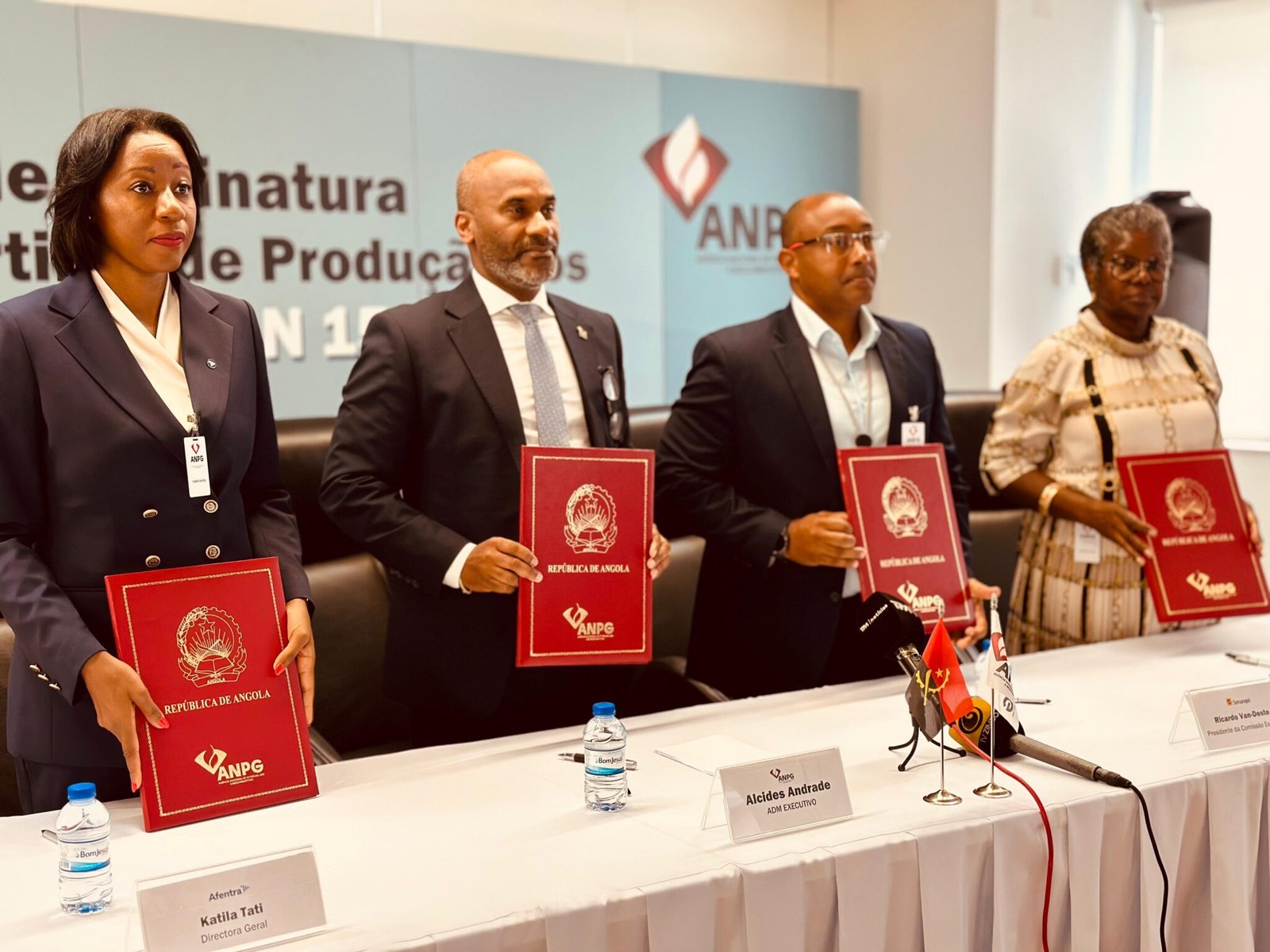 ANPG Assina Contratos de Partilha para Blocos CON3 e KON15 - Diário dos Negócios